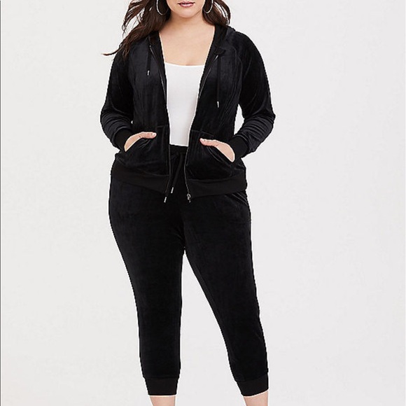 torrid | Pants & Jumpsuits | Nwt Torrid Black Velour Jogger Suit Zip ...